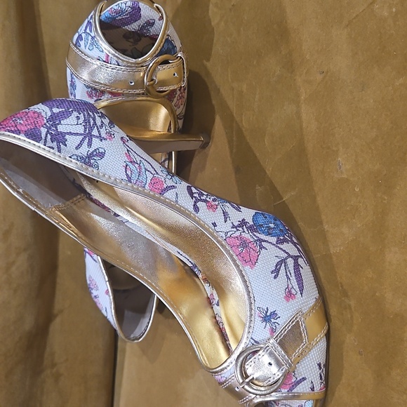 Shiekh | Shoes | Sheikh Floral Canvas Peeptoe Pumps Womens | Poshmark